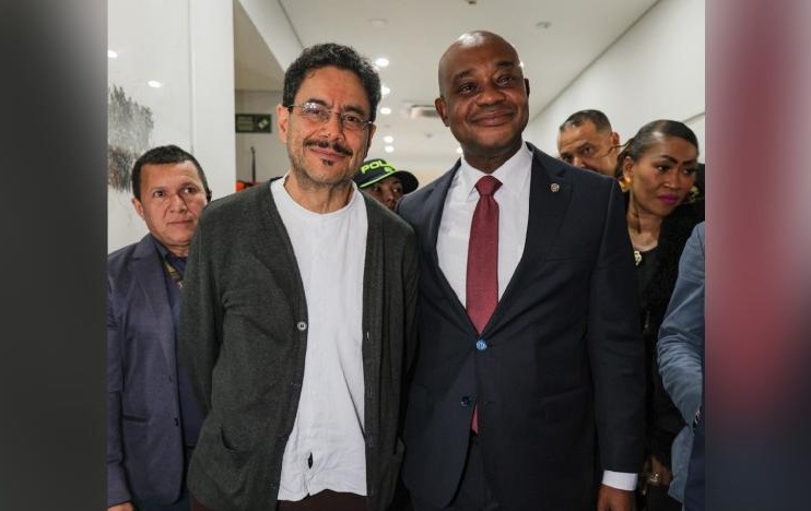 Movimiento estratégico en la contienda: Luis Gilberto Murillo declina ...